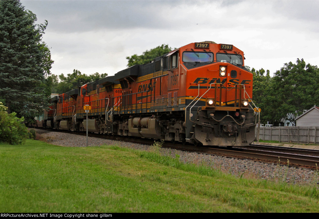 BNSF 7397 Rolls a stack train EB down the transcon!